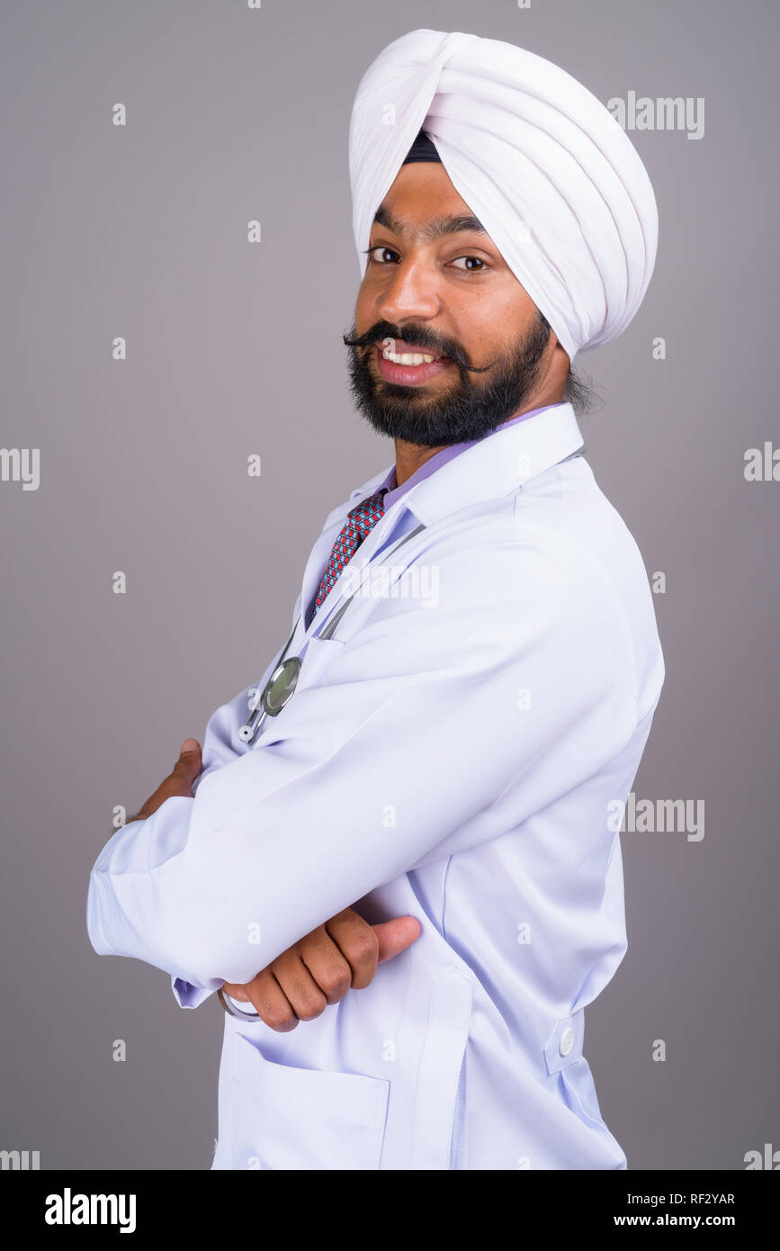 Portrait of young Indian Sikh man doctor Stock Photo - Alamy