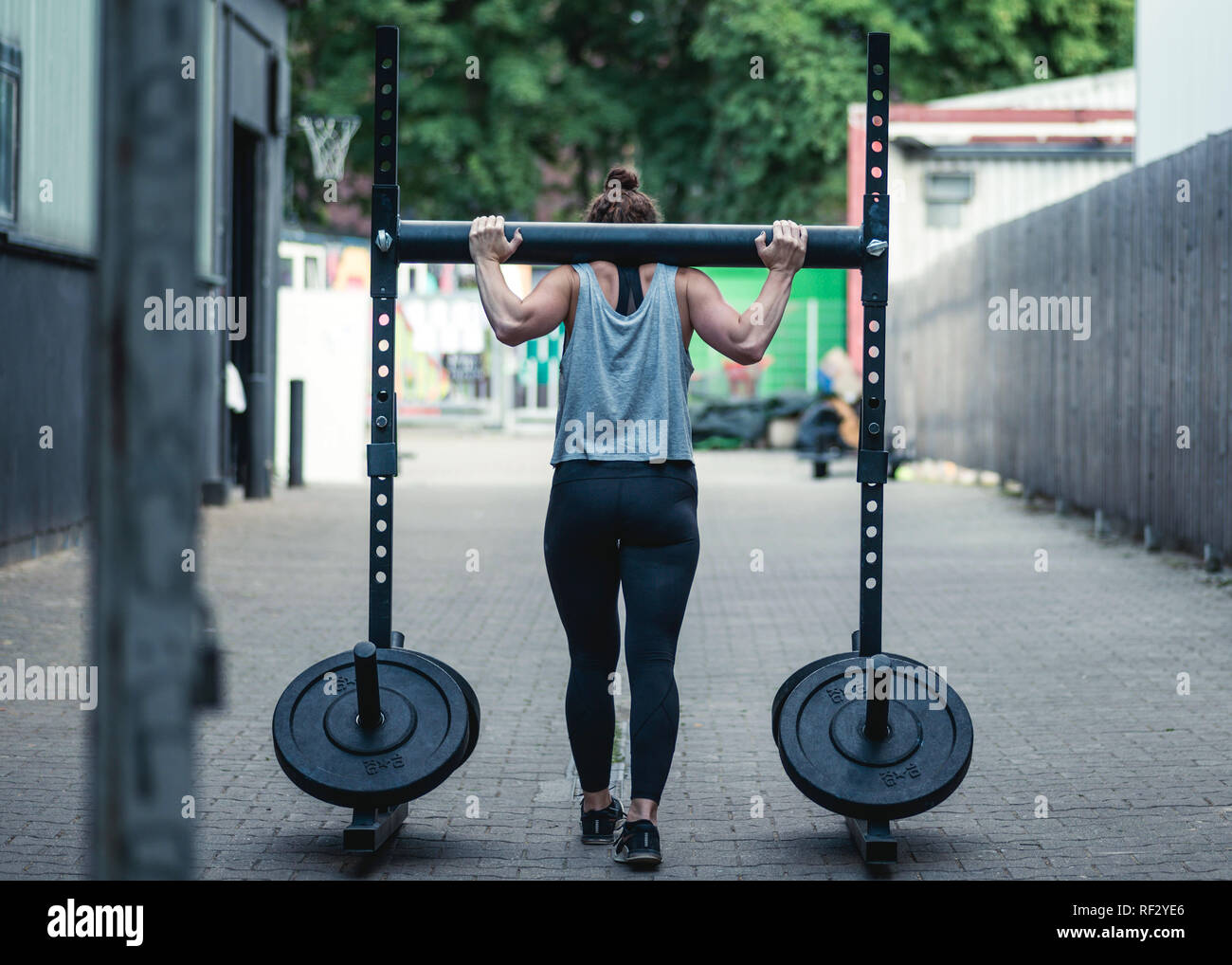 Muscle men and women hi-res stock photography and images - Alamy