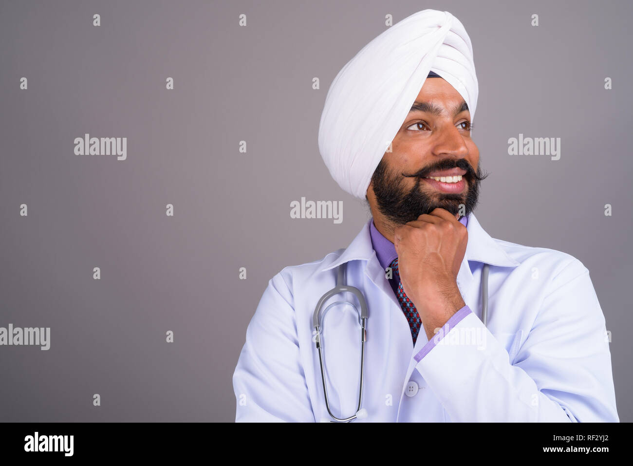 Portrait of young Indian Sikh man doctor smiling Stock Photo - Alamy