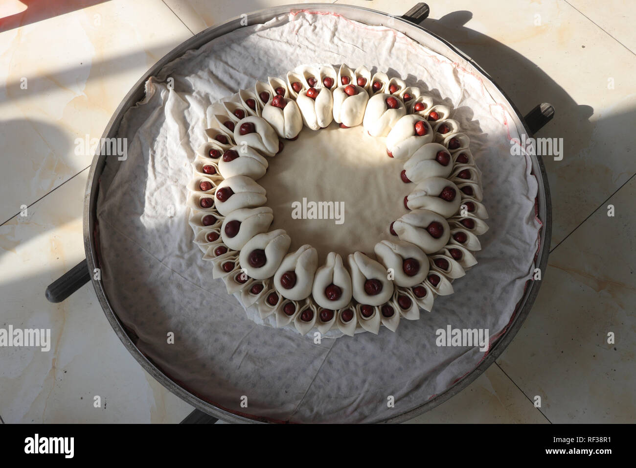 Binzhou, Binzhou, China. 24th Jan, 2019. Binzhou, CHINA-People make ...