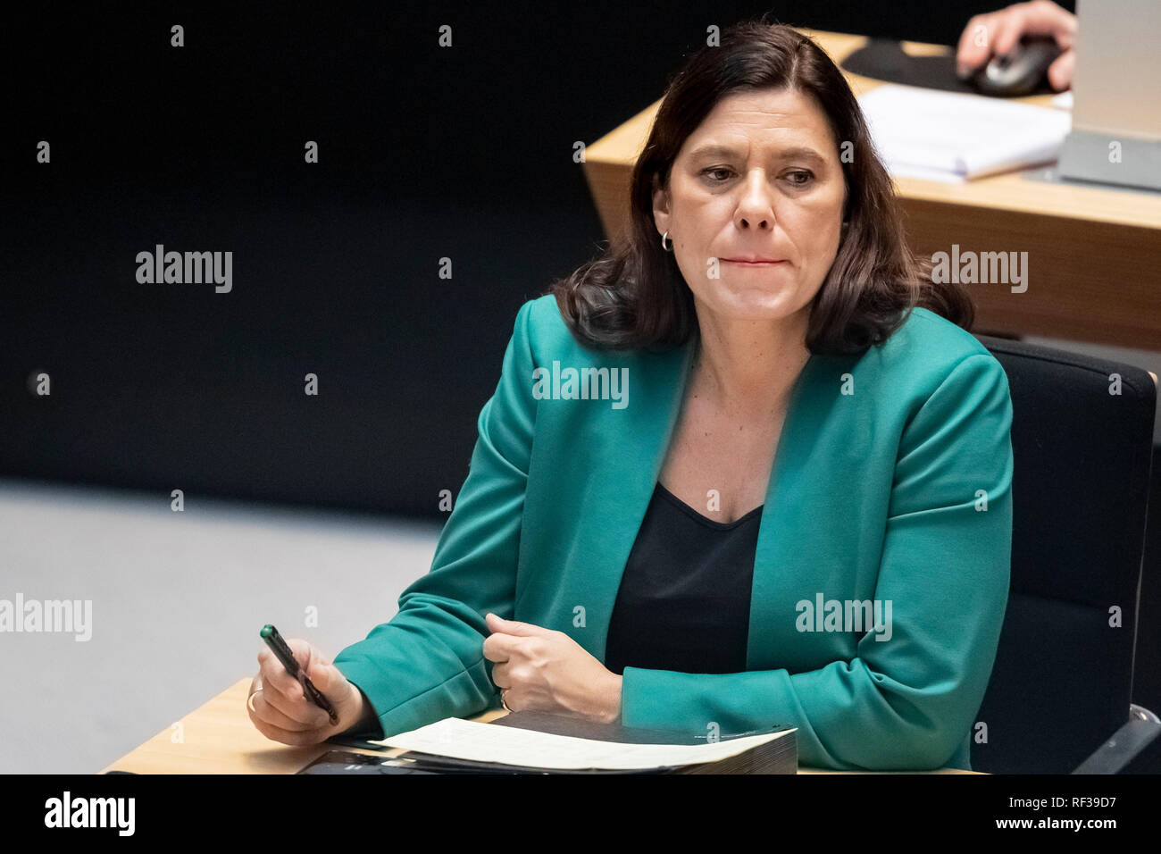 Bench presses hi-res stock photography and images - Alamy