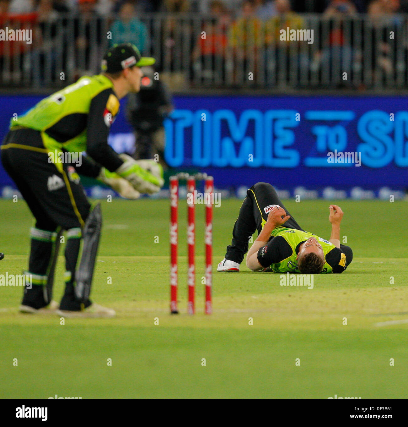 Daniel sams of the sydney thunder hi-res stock photography and images ...