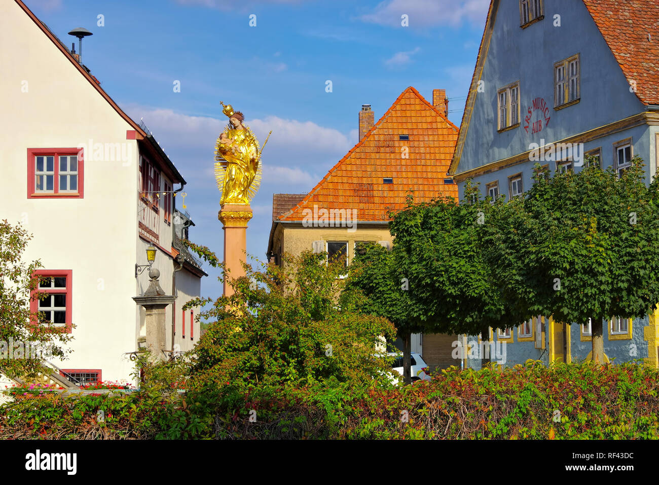 Golden madonna hi-res stock photography and images - Alamy