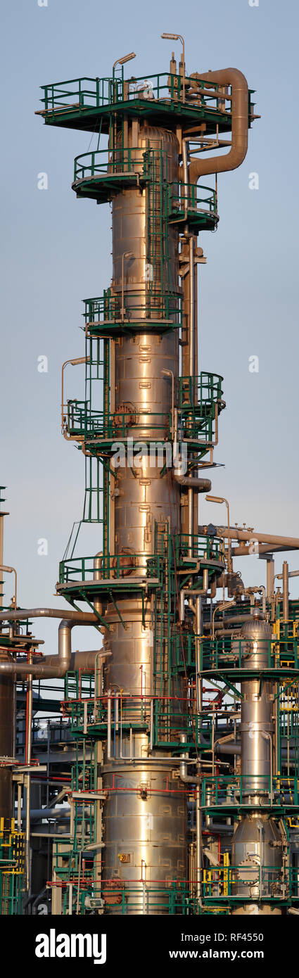 Detailed image of one oil refiney tower with pipes and tubes Stock ...