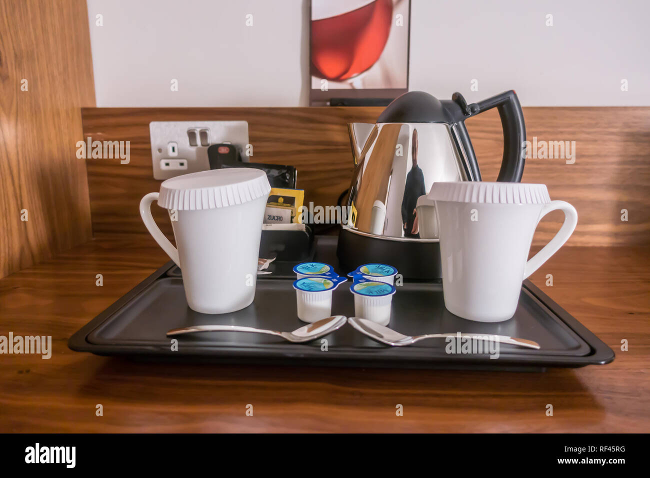 Tea making facilities in a hotel room Stock Photo - Alamy
