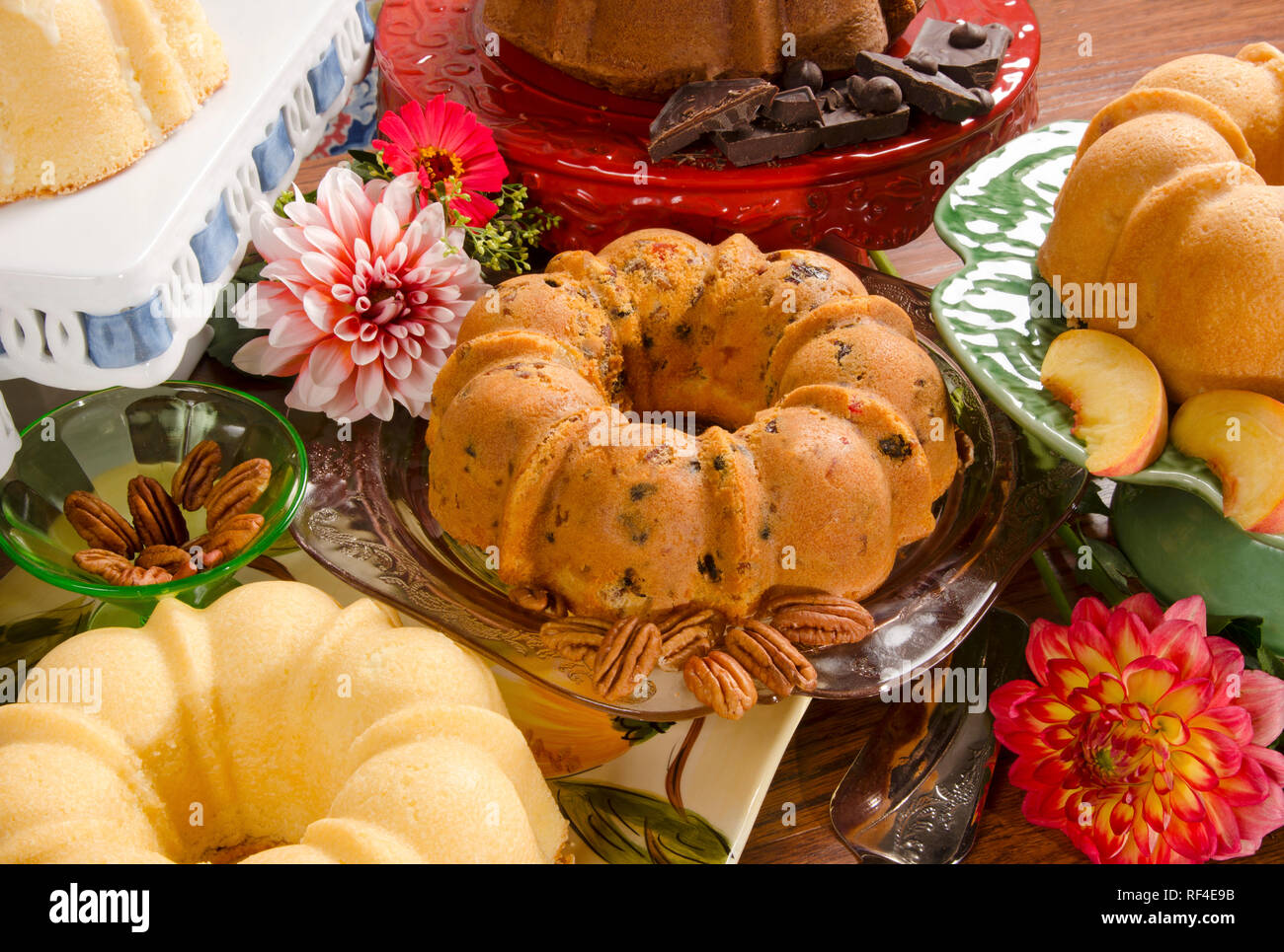 Refreshing pound cake hi-res stock photography and images - Alamy