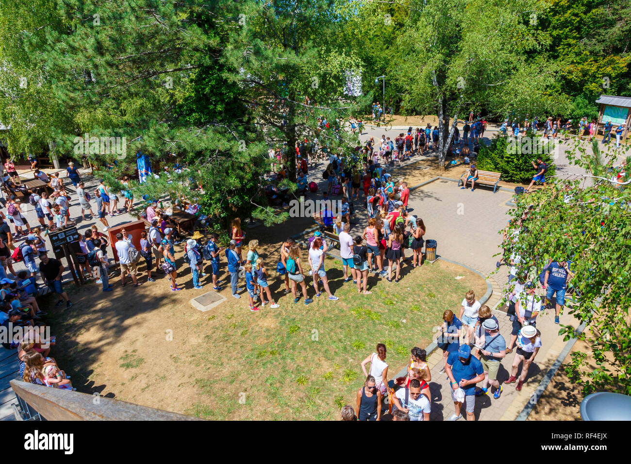 Queue national park tourism hi-res stock photography and images - Alamy