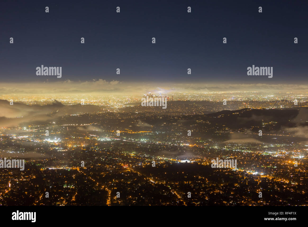 Los angeles skyline at night hi-res stock photography and images - Alamy