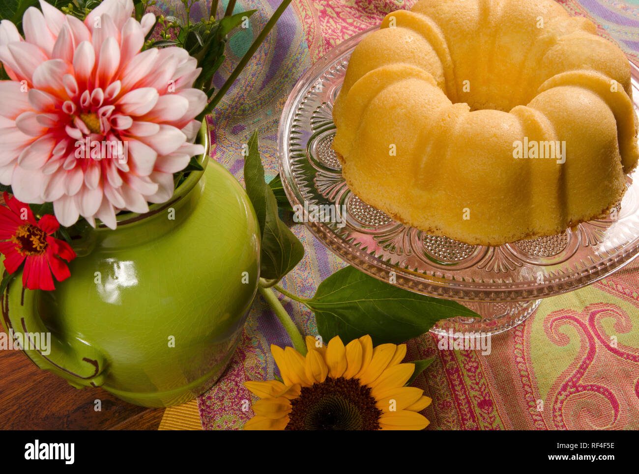 Peach pound cake hi-res stock photography and images - Alamy