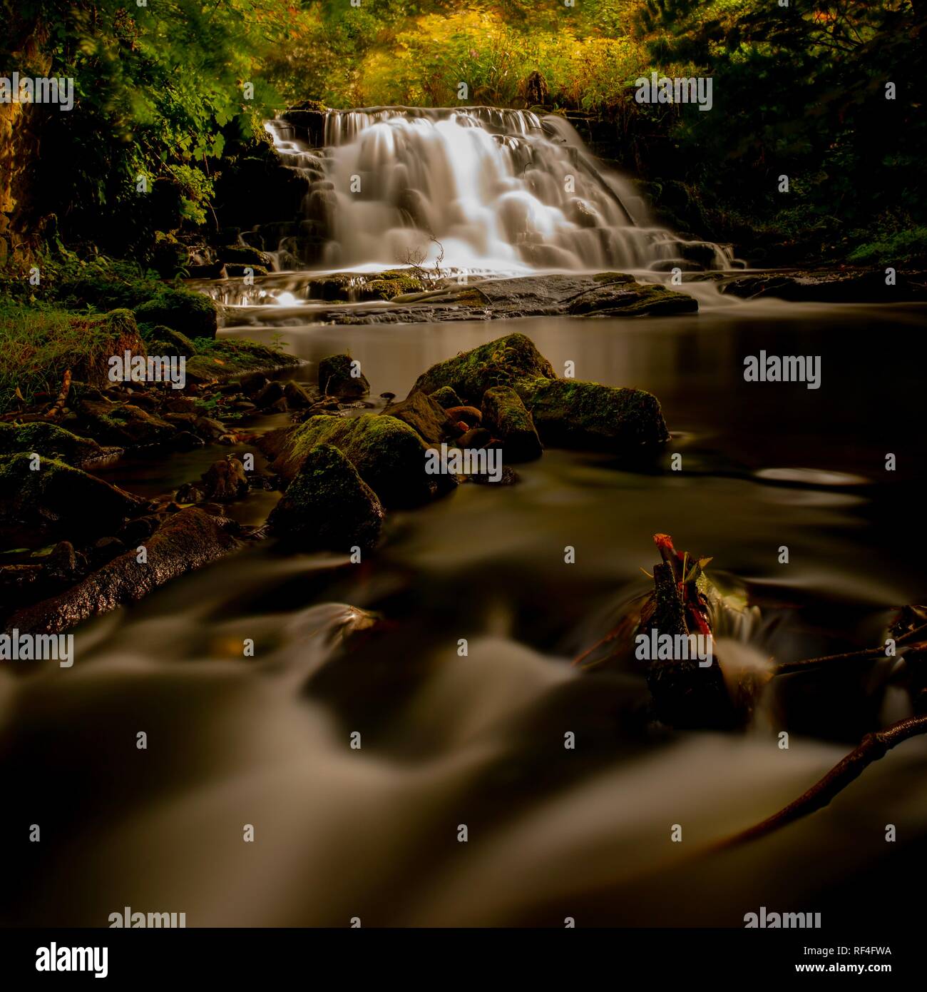 Waterfall texture hi-res stock photography and images - Alamy