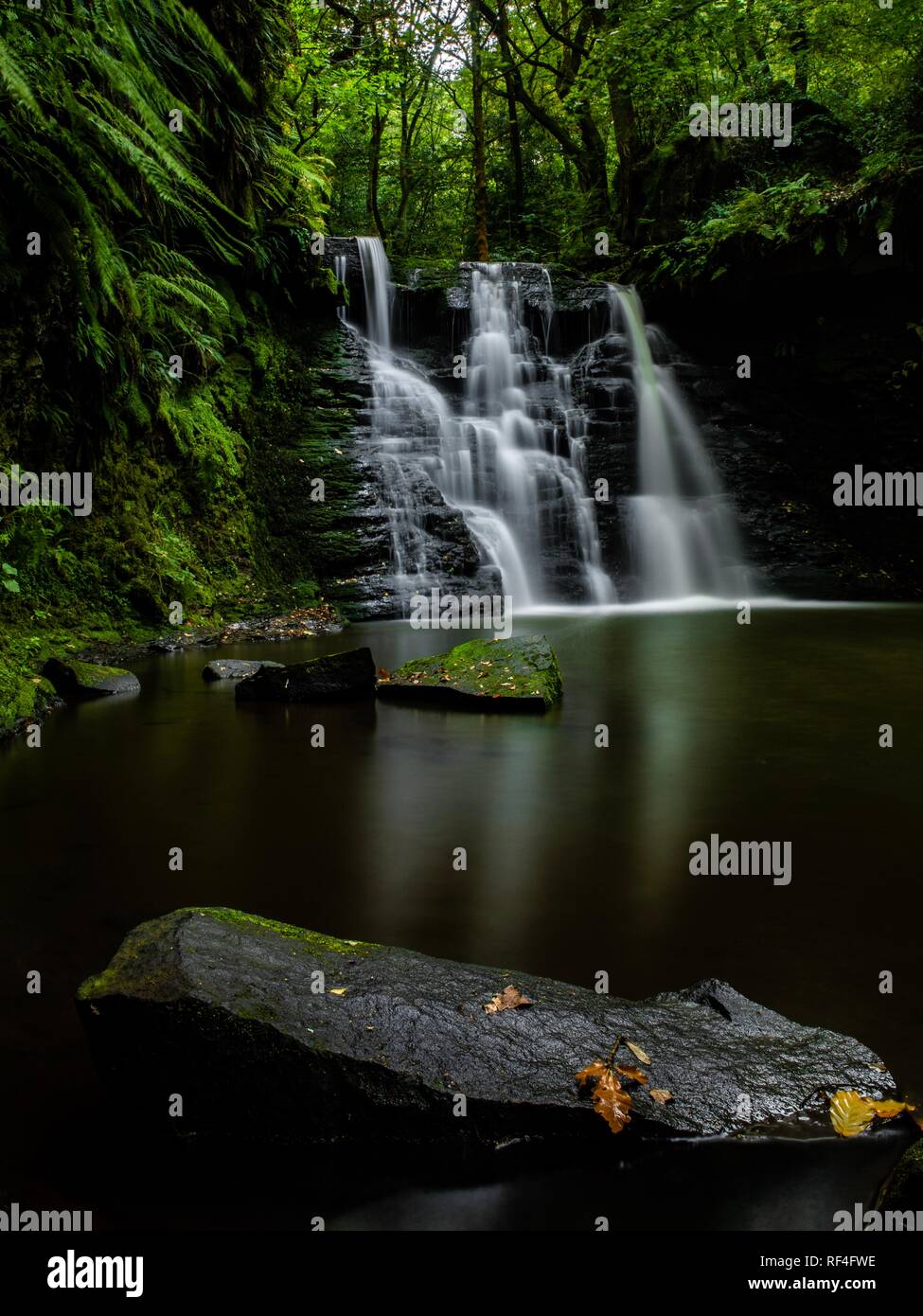 Waterfall texture hi-res stock photography and images - Alamy