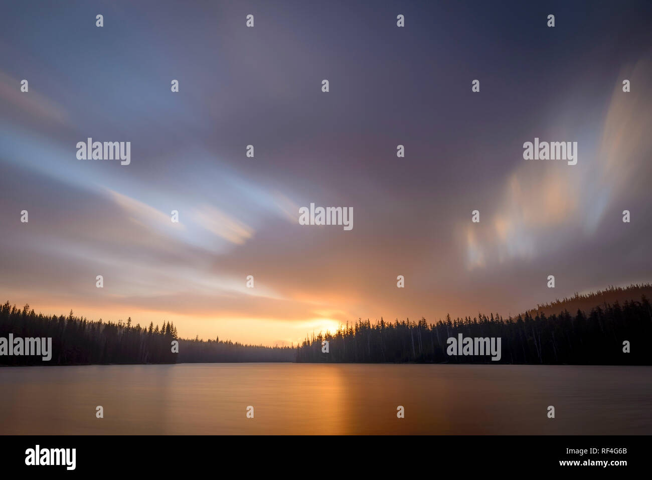 Sunrise at Bobby Lake, Cascade Mountains, Oregon Stock Photo - Alamy