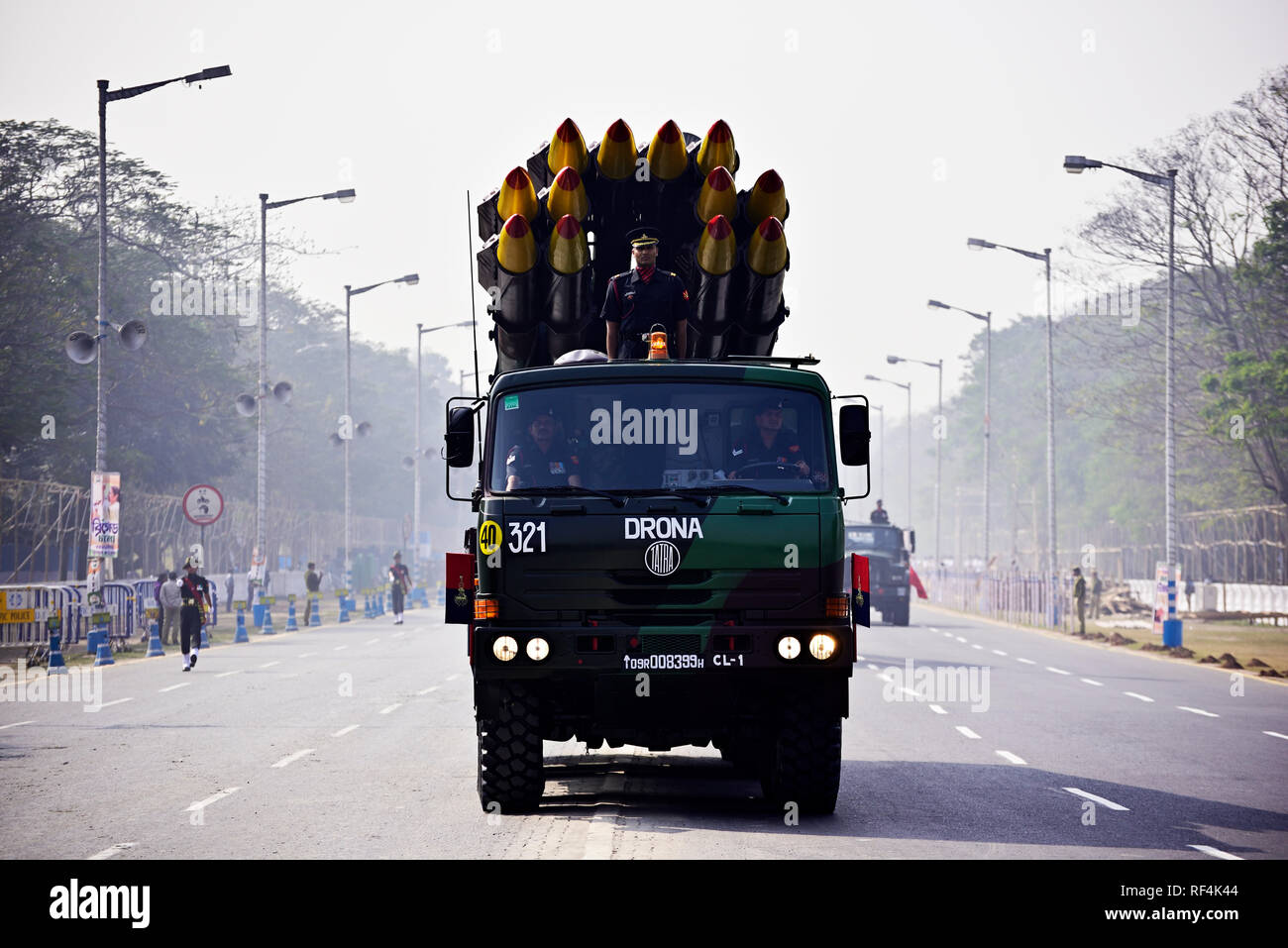 India indian army truck transport hi-res stock photography and images ...