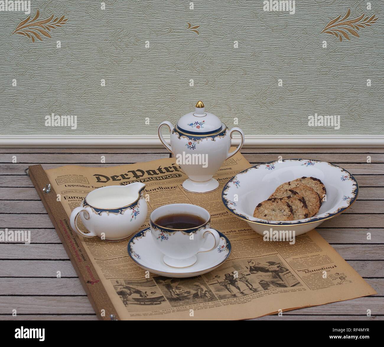 Porcelain tea service hi-res stock photography and images - Alamy