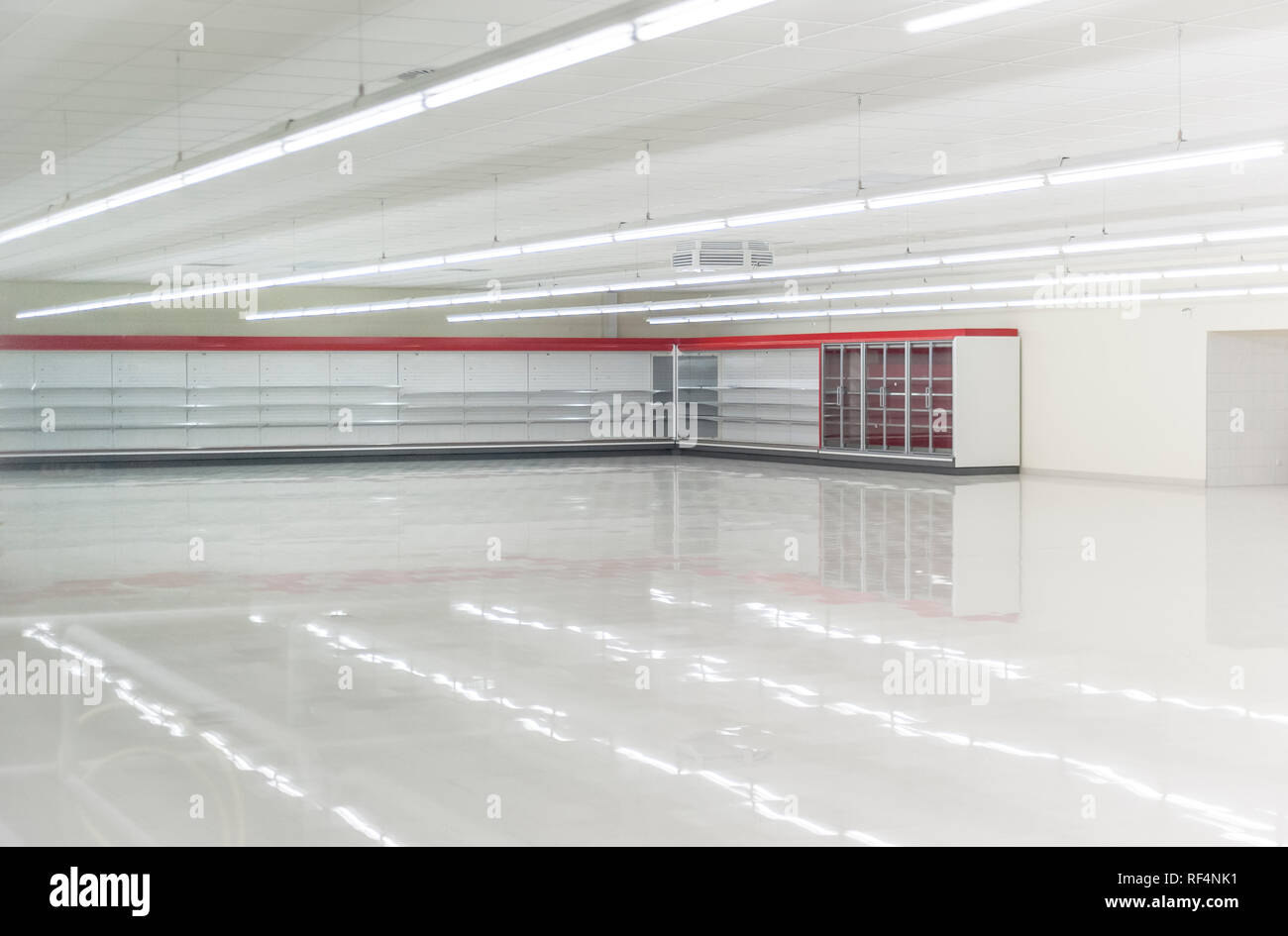 Supermarket floor design hi-res stock photography and images - Alamy