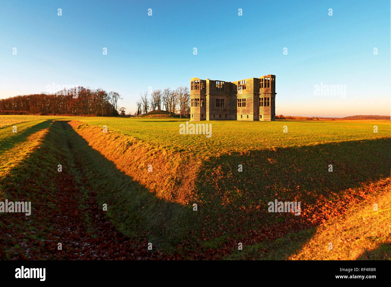 Elizabethan country house hi-res stock photography and images - Alamy
