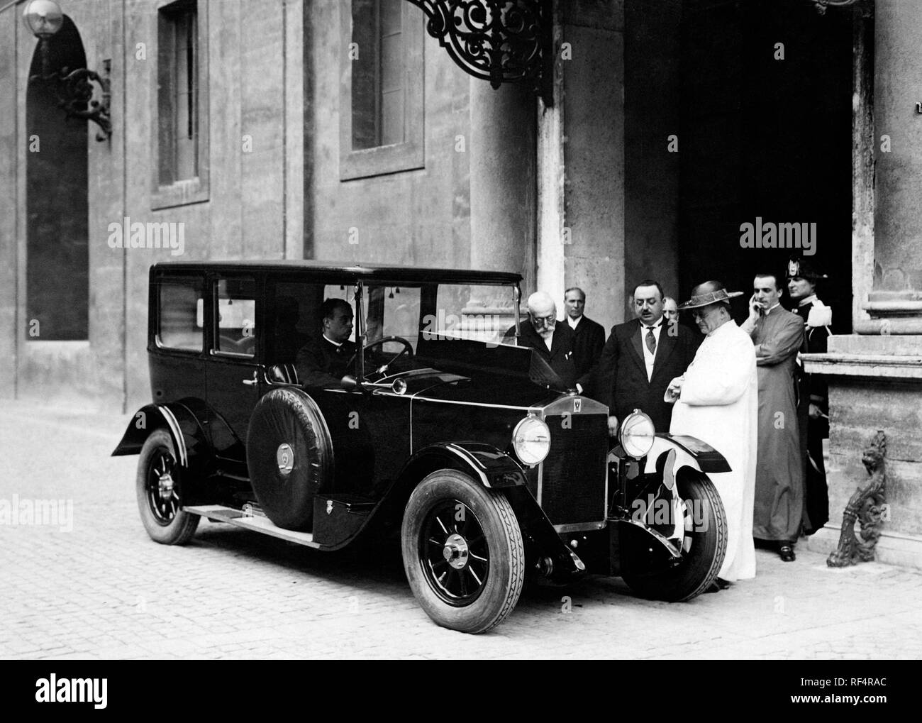 "pope pius xi" hi-res stock photography and images - Alamy