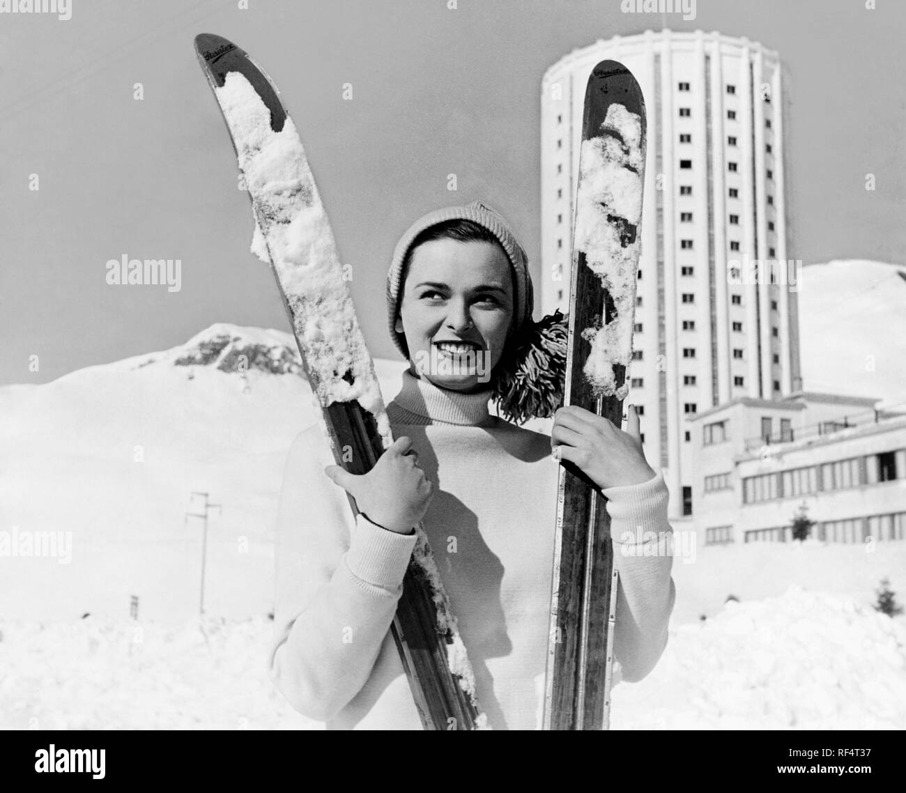 1955 actress hi-res stock photography and images - Alamy