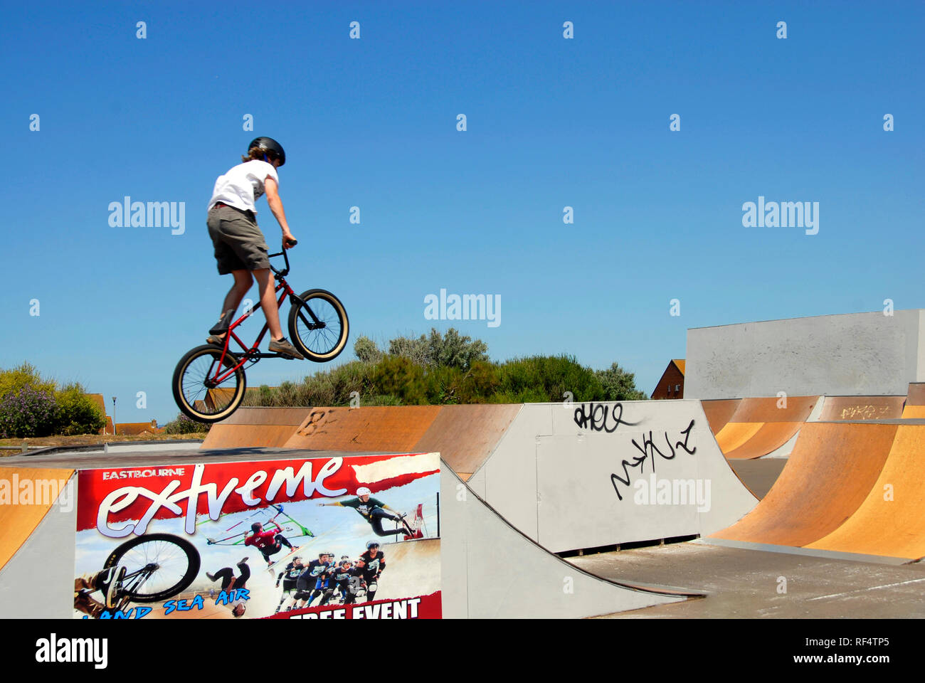 Acrobatics hi-res stock photography and images - Alamy