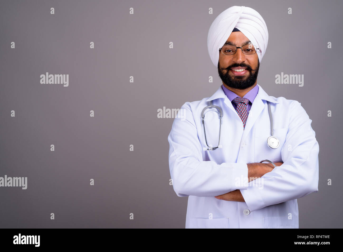 Portrait of young Indian Sikh man doctor smiling Stock Photo - Alamy