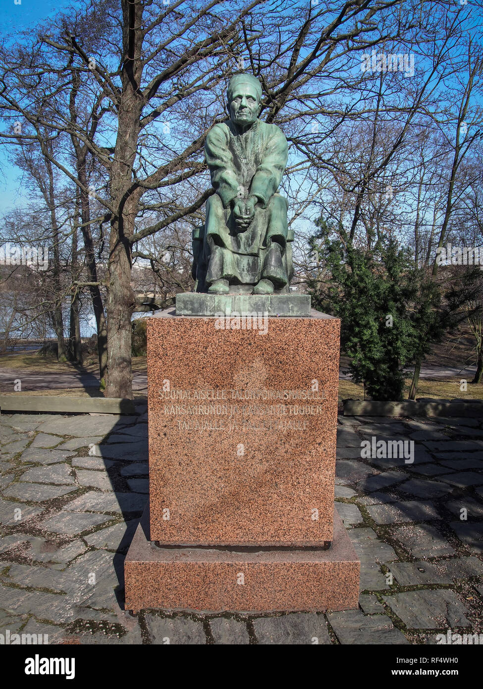 HELSINKI, FINLAND-MARCH 27, 2016: Larin Paraske monument by Alpo Sailo ...