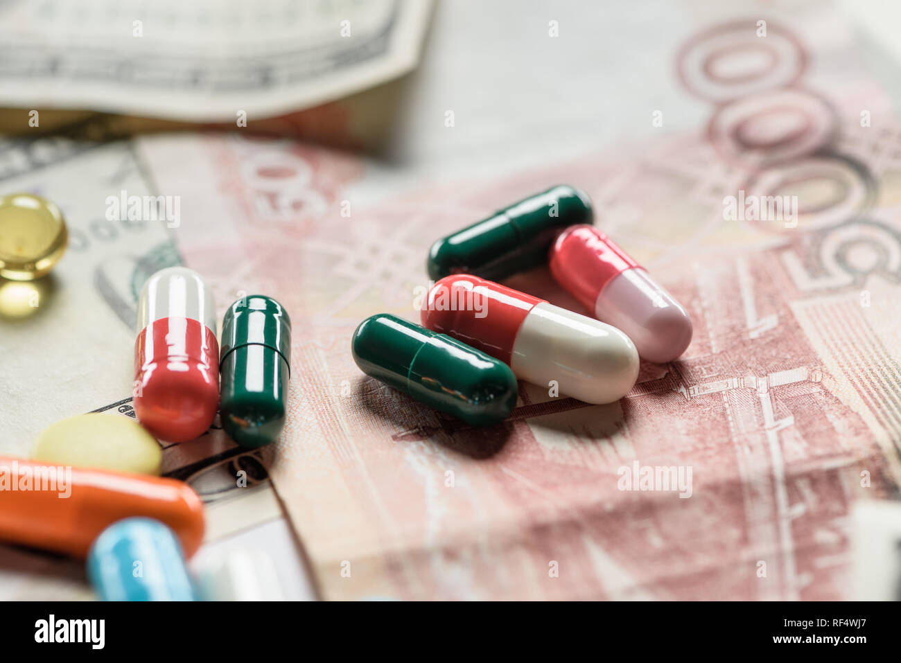 Money signs symbols different hi-res stock photography and images - Alamy