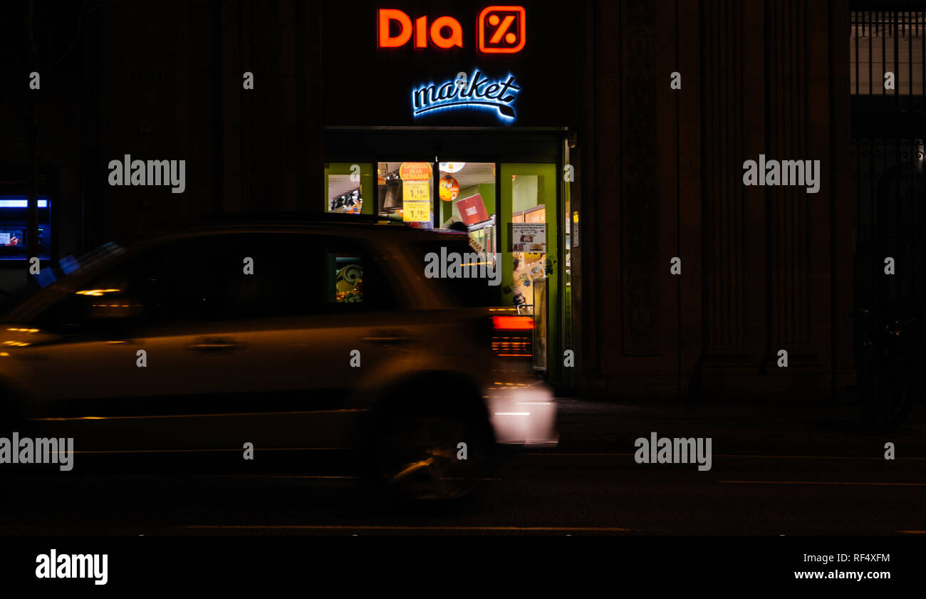 Dia supermarket hi-res stock photography and images - Alamy