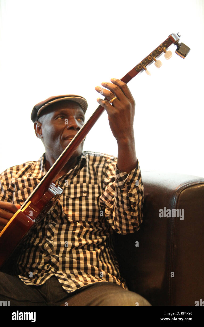Oliver mtukudzi hi-res stock photography and images - Alamy