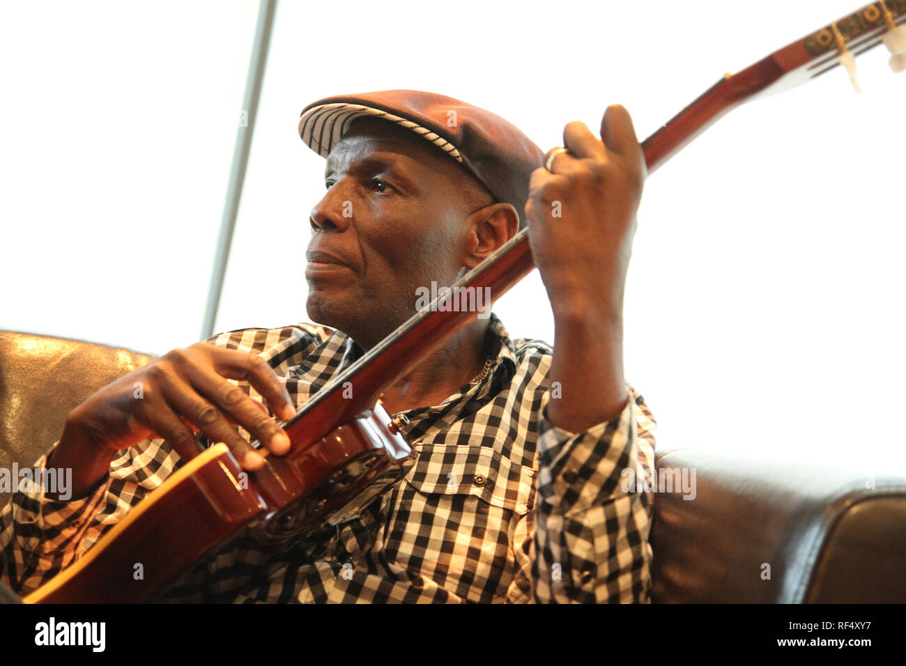 Oliver mtukudzi hi-res stock photography and images - Alamy