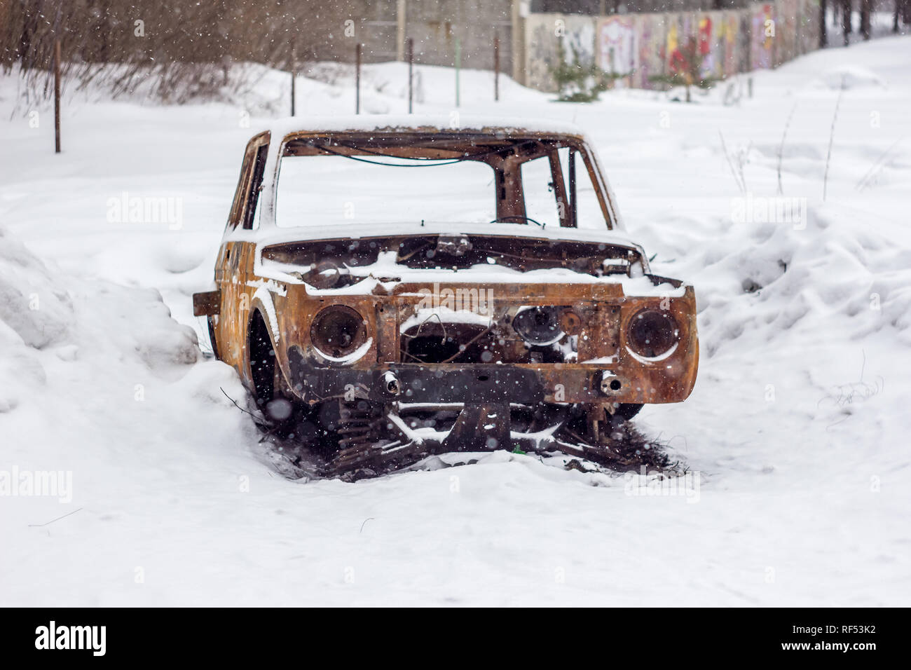 Old abandoned rusty car in snow in Russian winter forest under a tree Stock Photo - Alamy