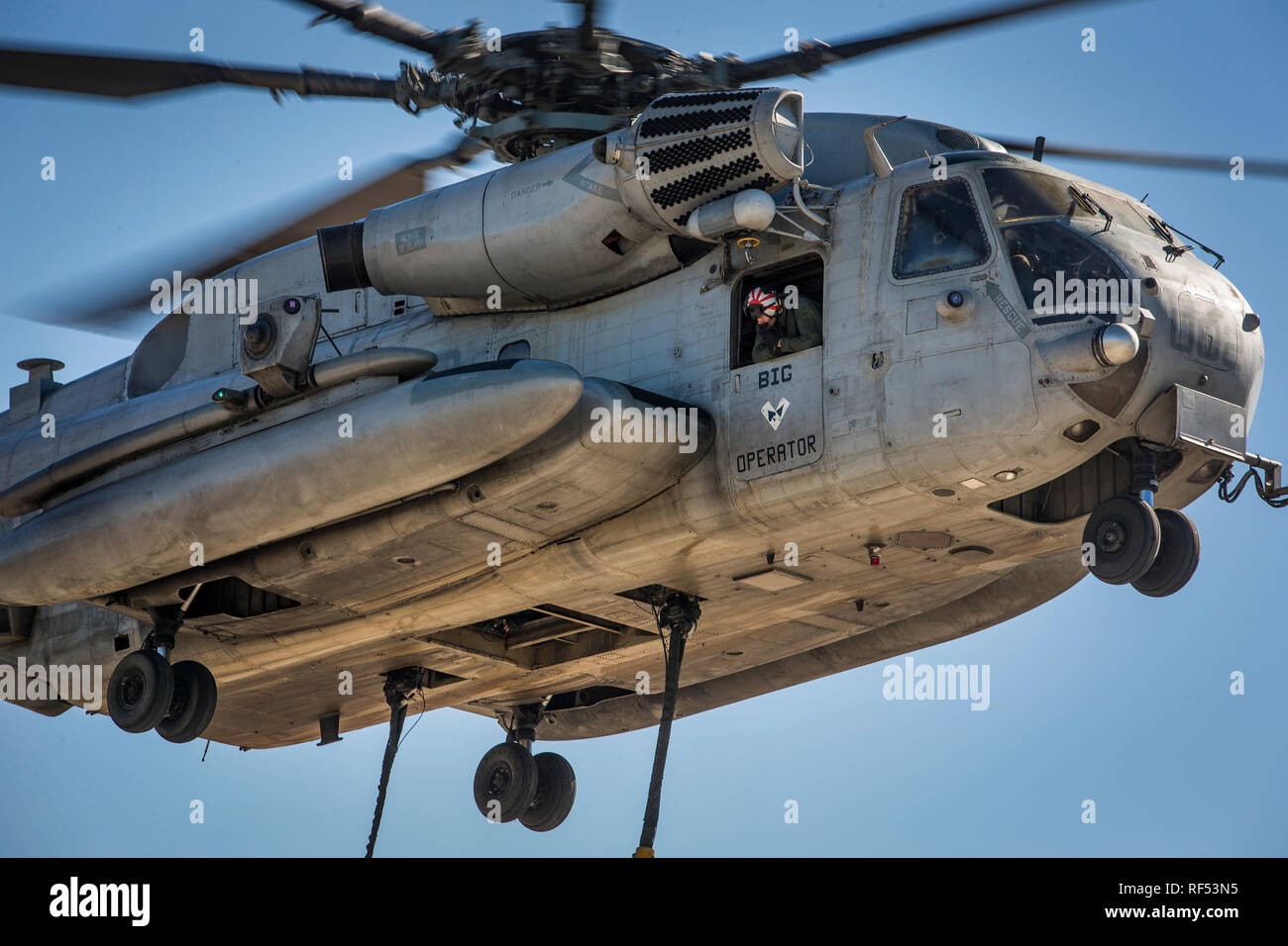 U.S. Marines with Marine Heavy Helicopter Squadron 361, 3rd Marine ...