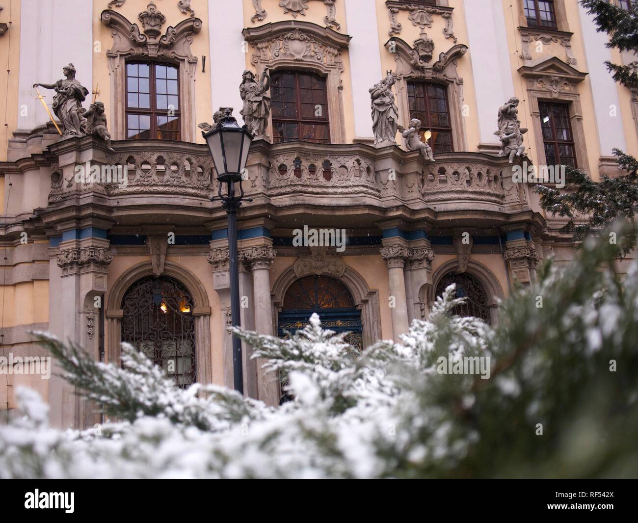 Baroque windows hi-res stock photography and images - Alamy