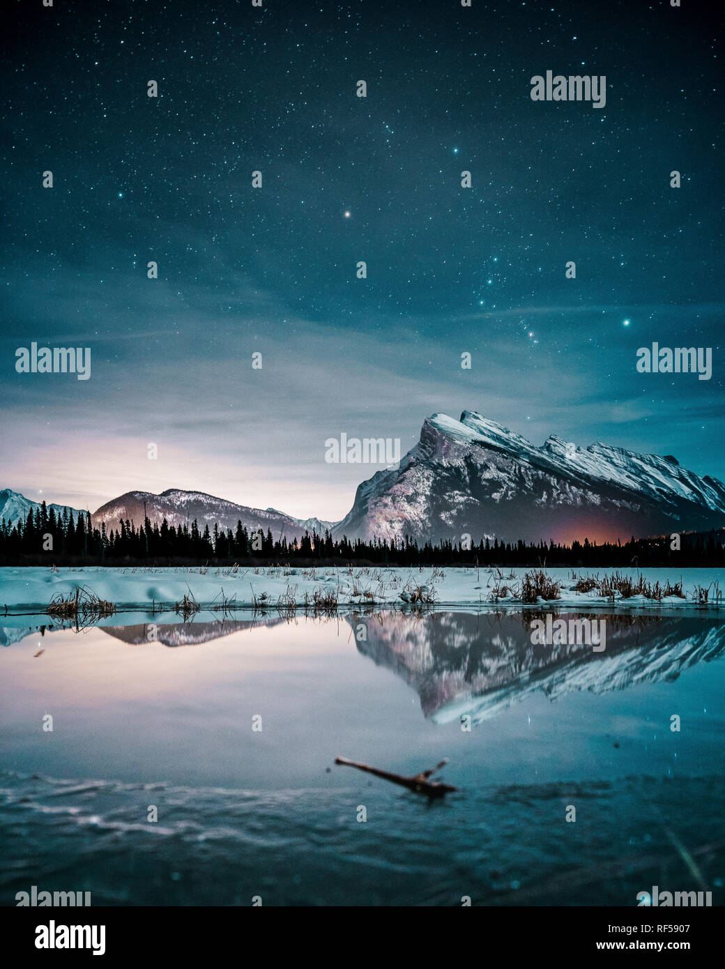 Beautiful dusk and night scenery hi-res stock photography and images ...