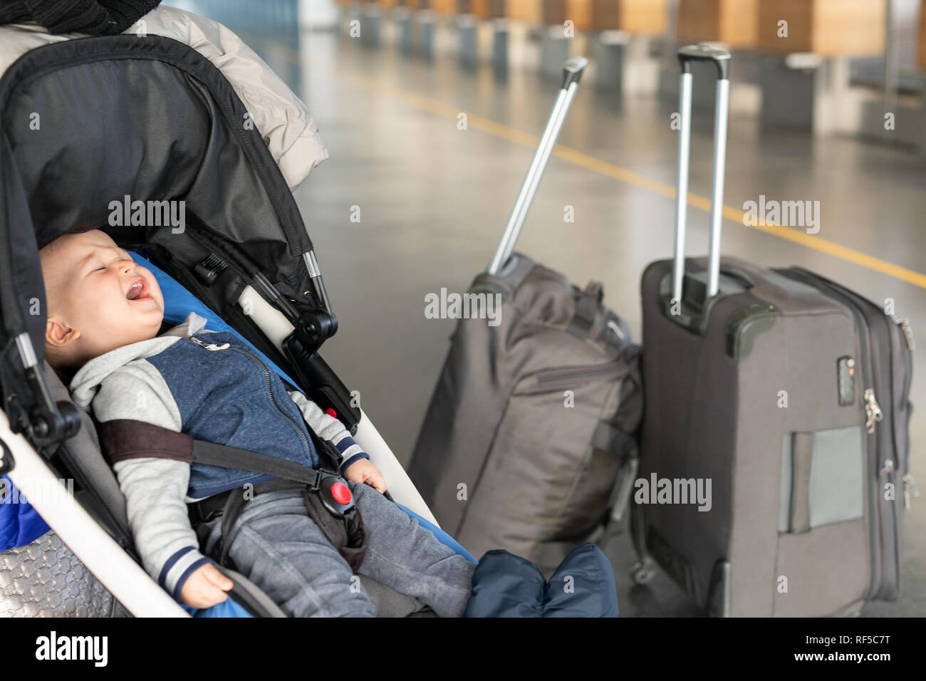 Screaming children plane hi-res stock photography and images - Alamy