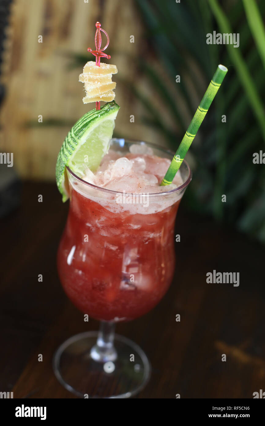 Tiki bar bars hi-res stock photography and images - Alamy