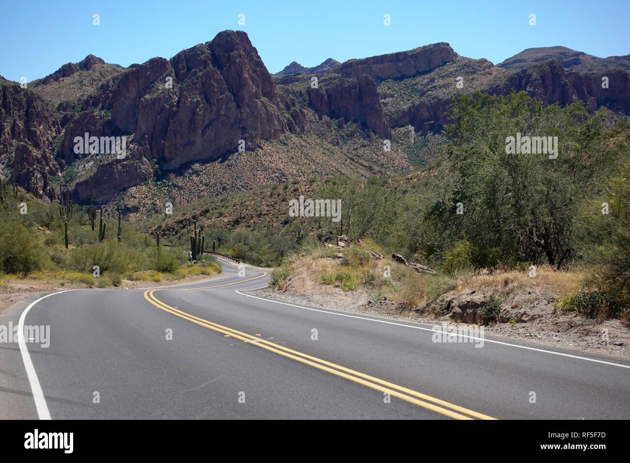 Empty open road in desert hi-res stock photography and images - Alamy