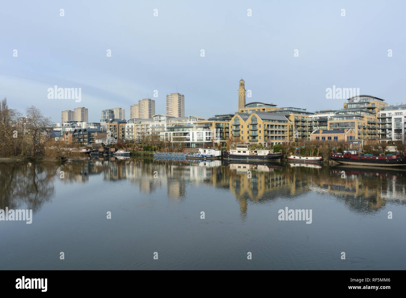 Houseboats on the River Thames with the new Kew Bridge Road housing ...
