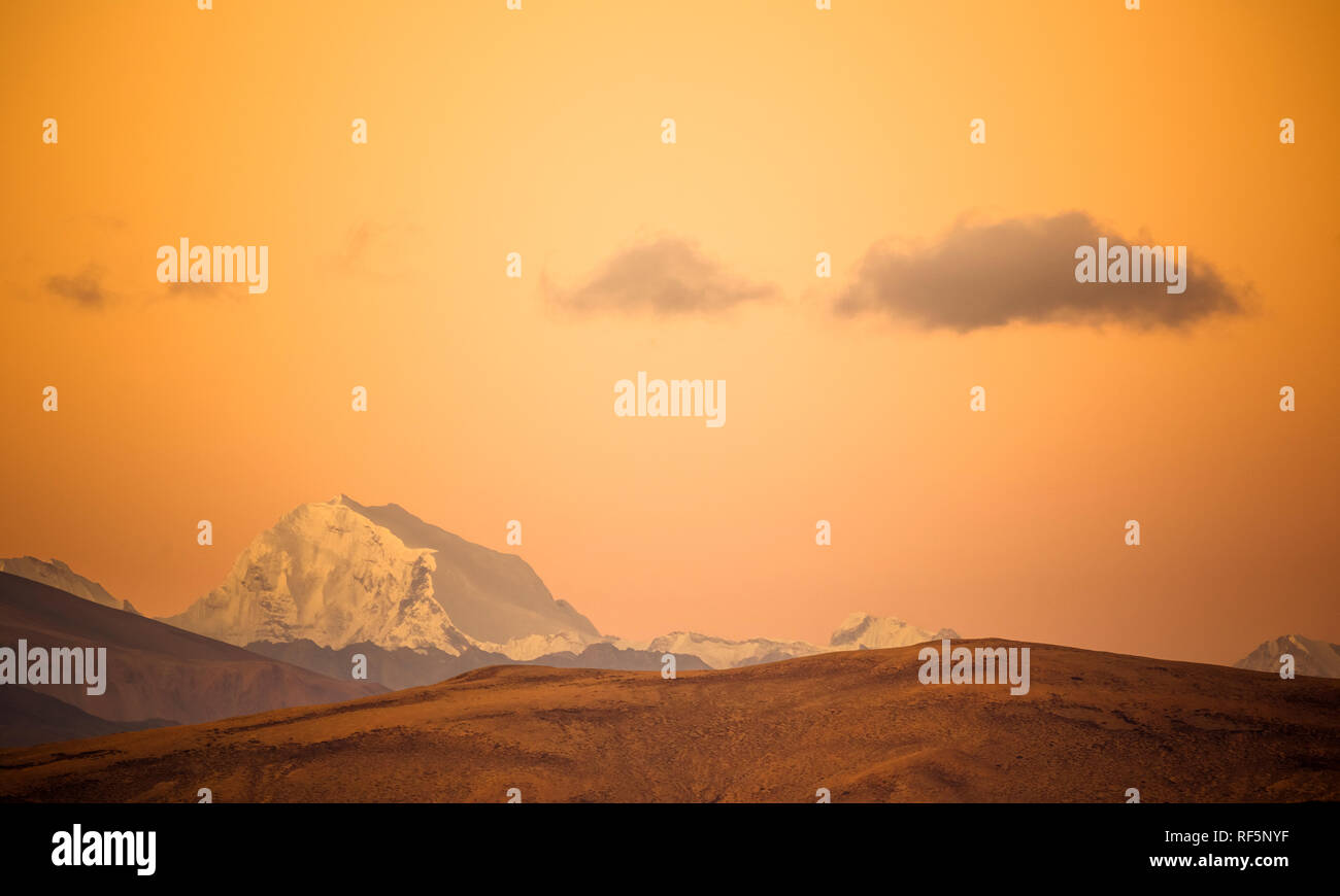 mountain ridge, landscape in tibet china Stock Photo - Alamy