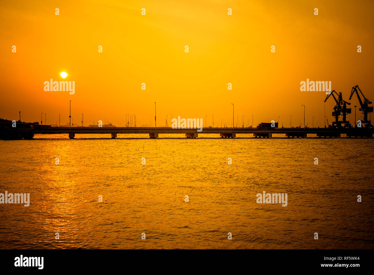 Shanghai docks hi-res stock photography and images - Alamy