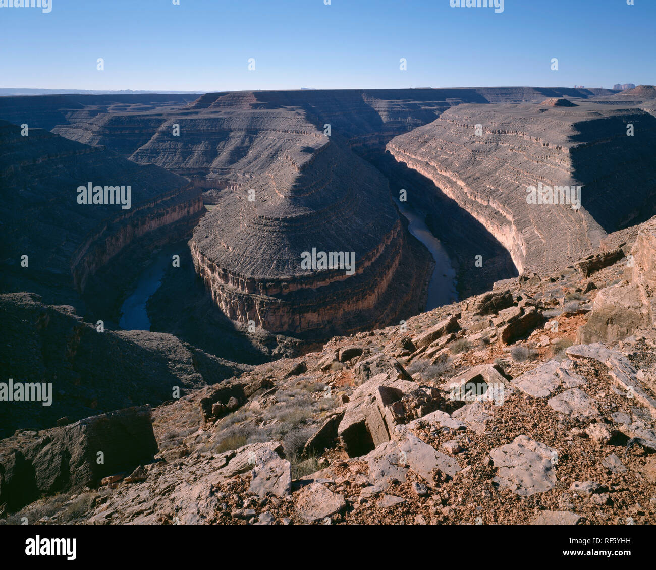 USA, Utah, Goosenecks State Park; San Juan River has eroded through ...