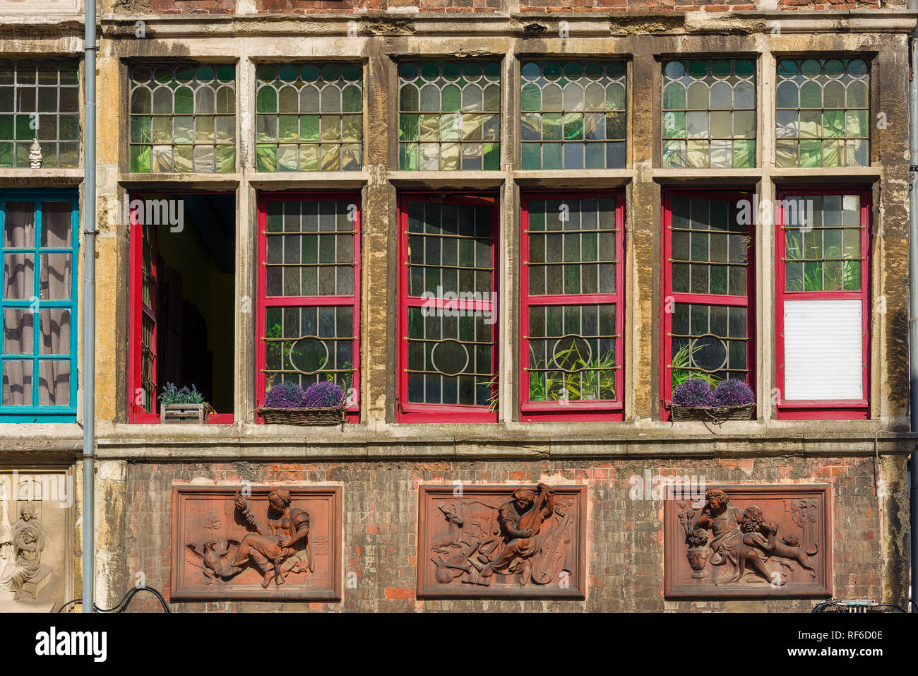 Ornate medieval house, in the famous Patershol neighborhood in Ghent ...