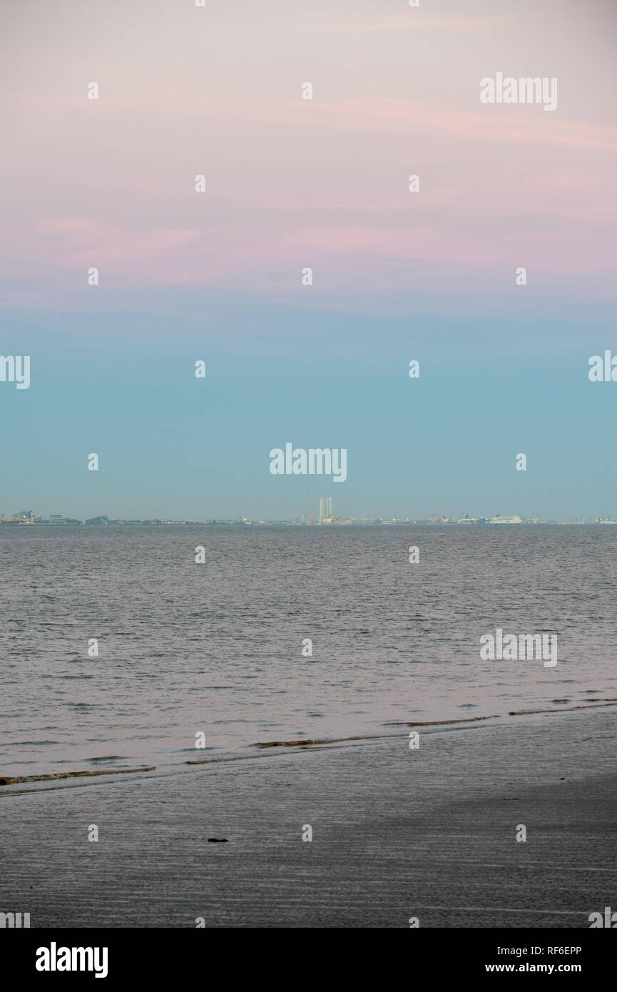 Humber bridge at twilight hi-res stock photography and images - Alamy