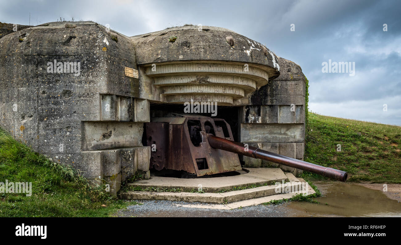 The German gun battery of Longues-sur-Mer commanded a strategic ...