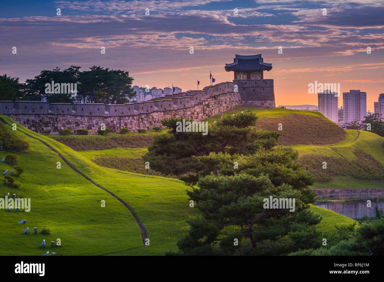 Hwaseong Fortress in Sunset, Traditional Architecture of Korea at Suwon ...