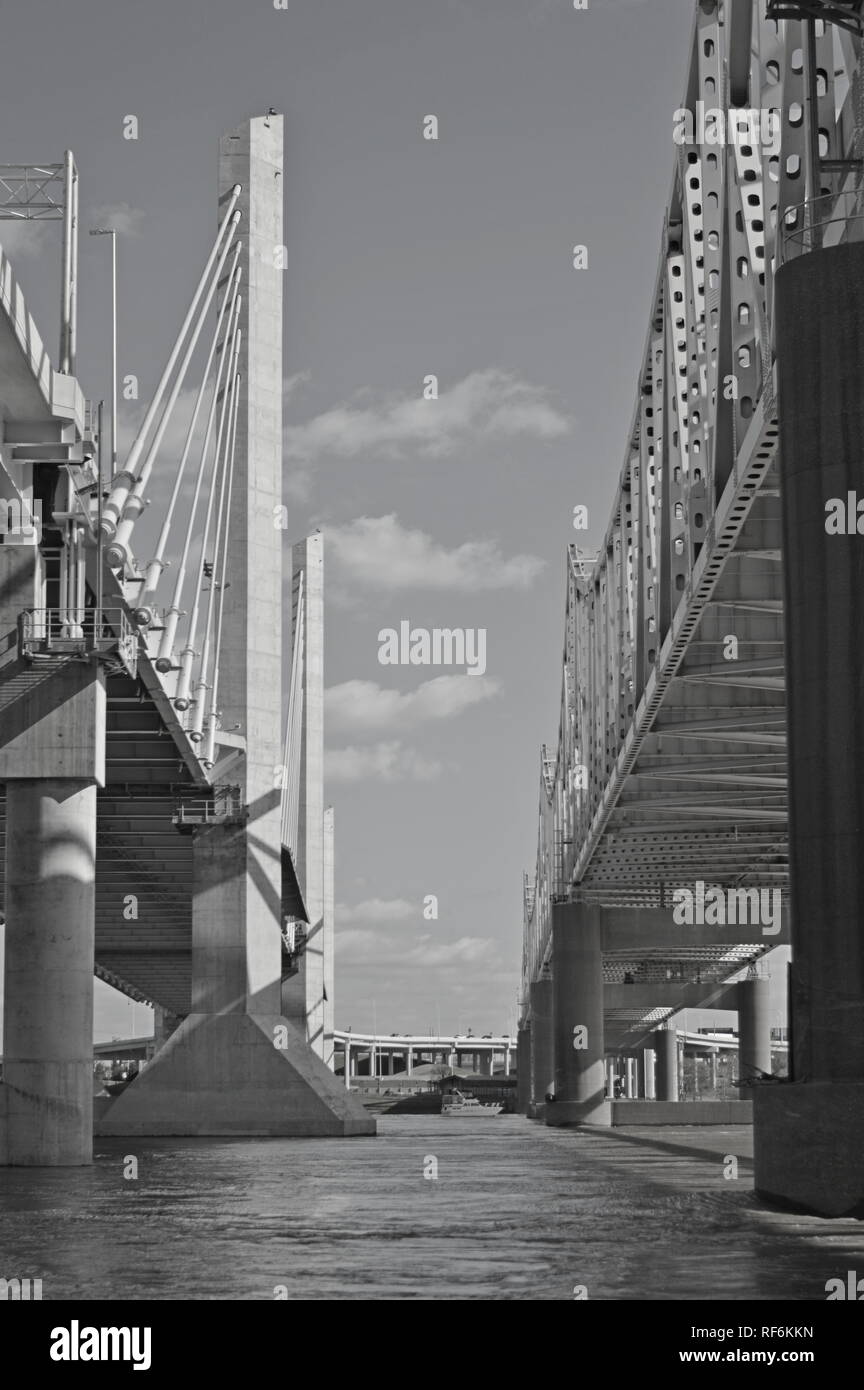 John F. Kennedy Memorial Bridge and Abraham Lincoln Bridge over the ...