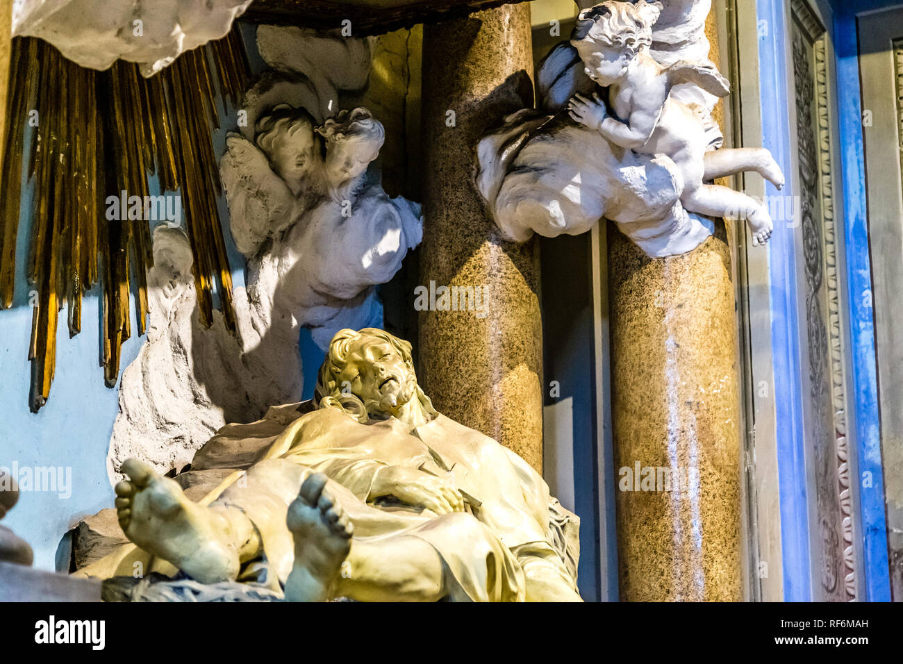 ROME, ITALY - JANUARY 4, 2019: light is enlightening statue of dead ...