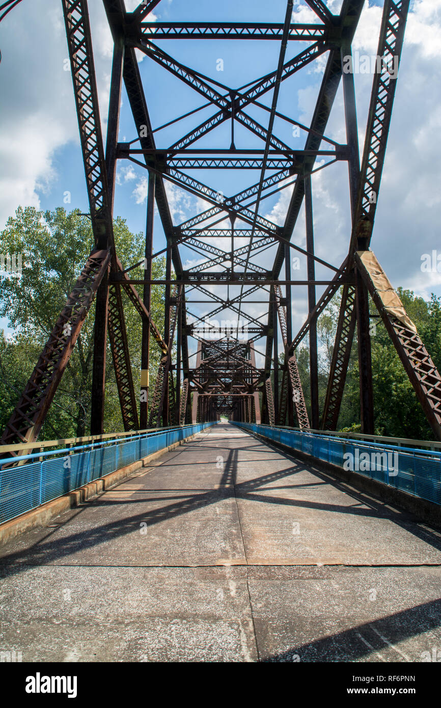 The old chain of rocks bridge was once part of the historic route 66 ...