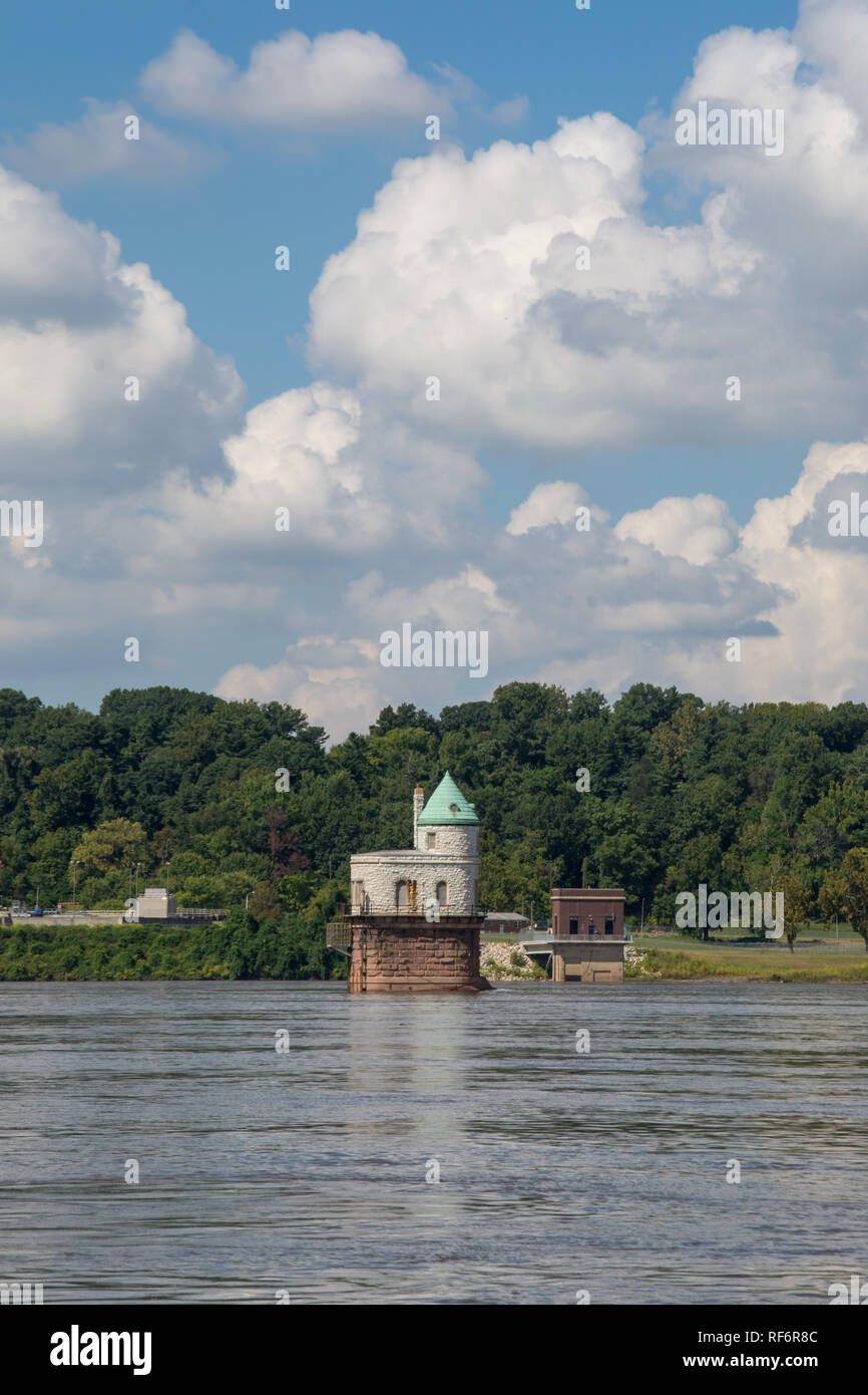 The old chain of rocks bridge was once part of the historic route 66 ...