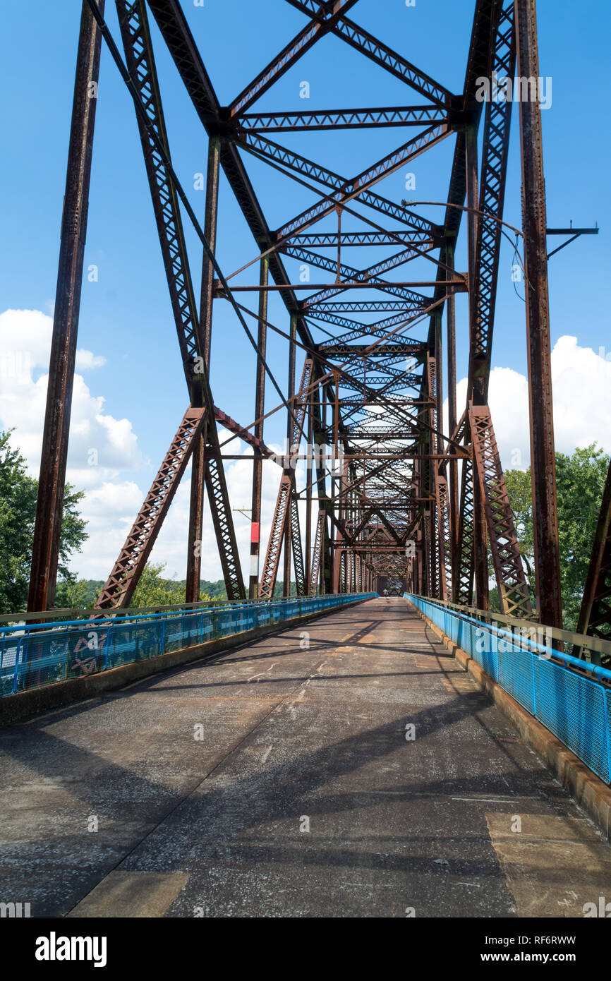 The old chain of rocks bridge was once part of the historic route 66 ...