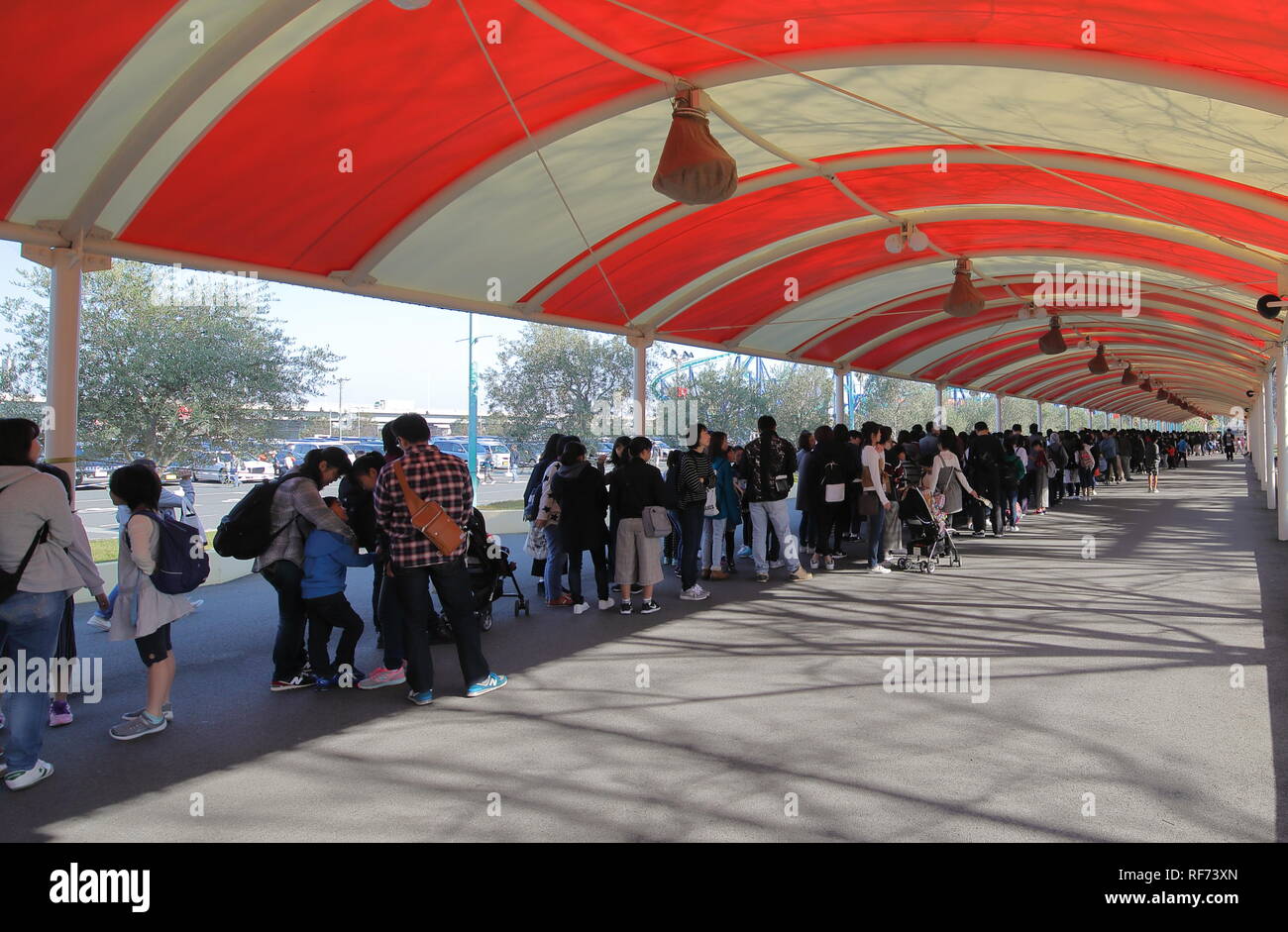 People queue for gate open at Nagashima spa land amusement park in Mie ...
